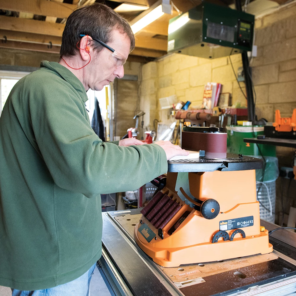 Toolstream Ltd | Triton 450W Oscillating Spindle & Belt Sander